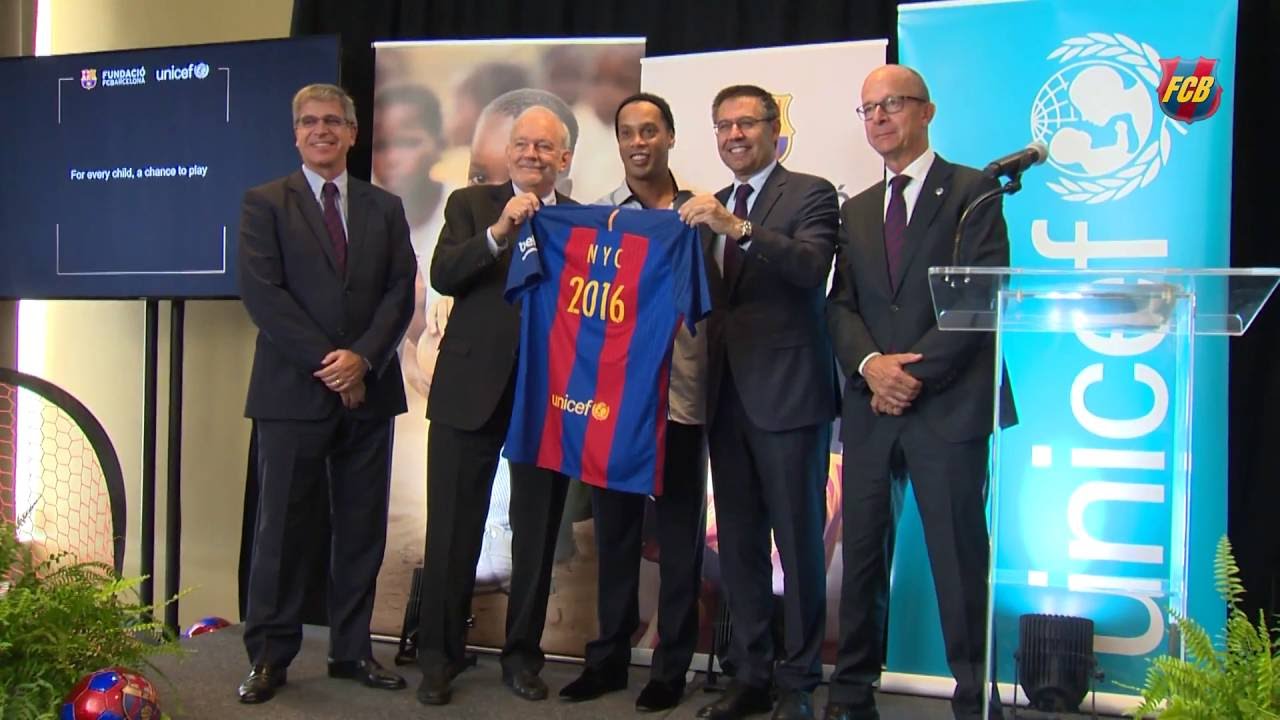 La delegación del FC Barcelona visita UNICEF en Nueva York [ESP] - YouTube
