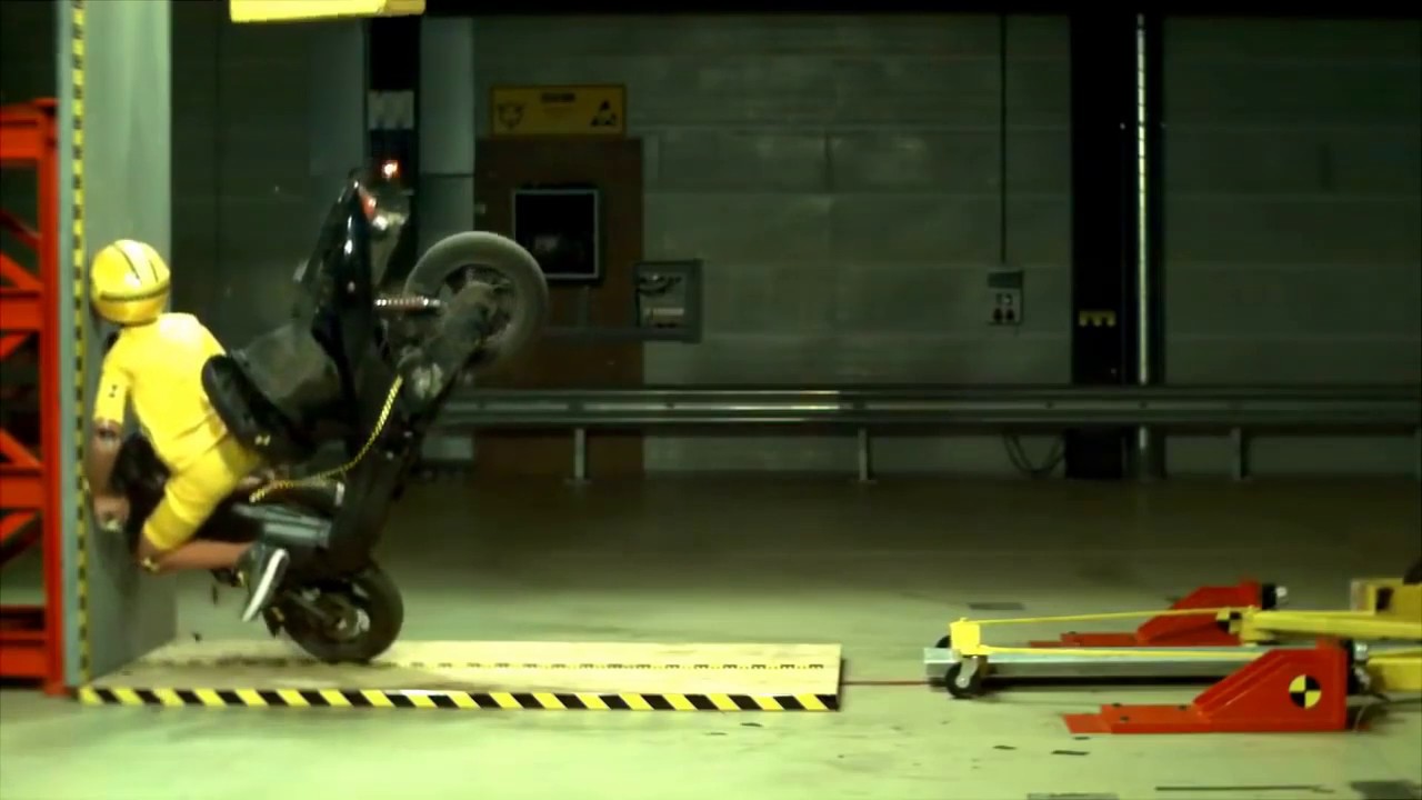 40 km hr crash test motorcycle. - YouTube