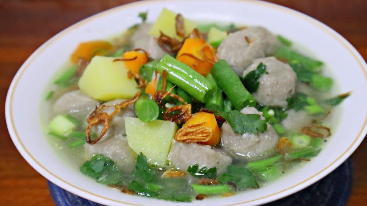 SEGER BANGET SAYUR SOP BAKSO BUMBU SEDERHANA GURIH DAN SEDAP - YouTube