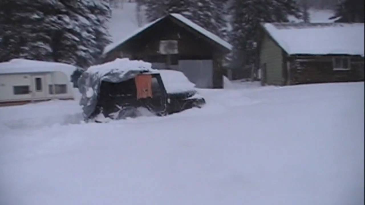 Driving Jeep through the deep snow. - YouTube