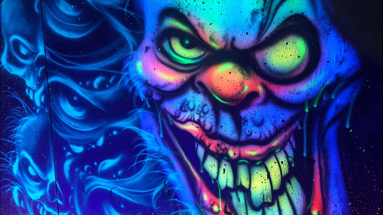 Atrox Factory...Airbrushing the Clown hallway and Invisible Skull ...