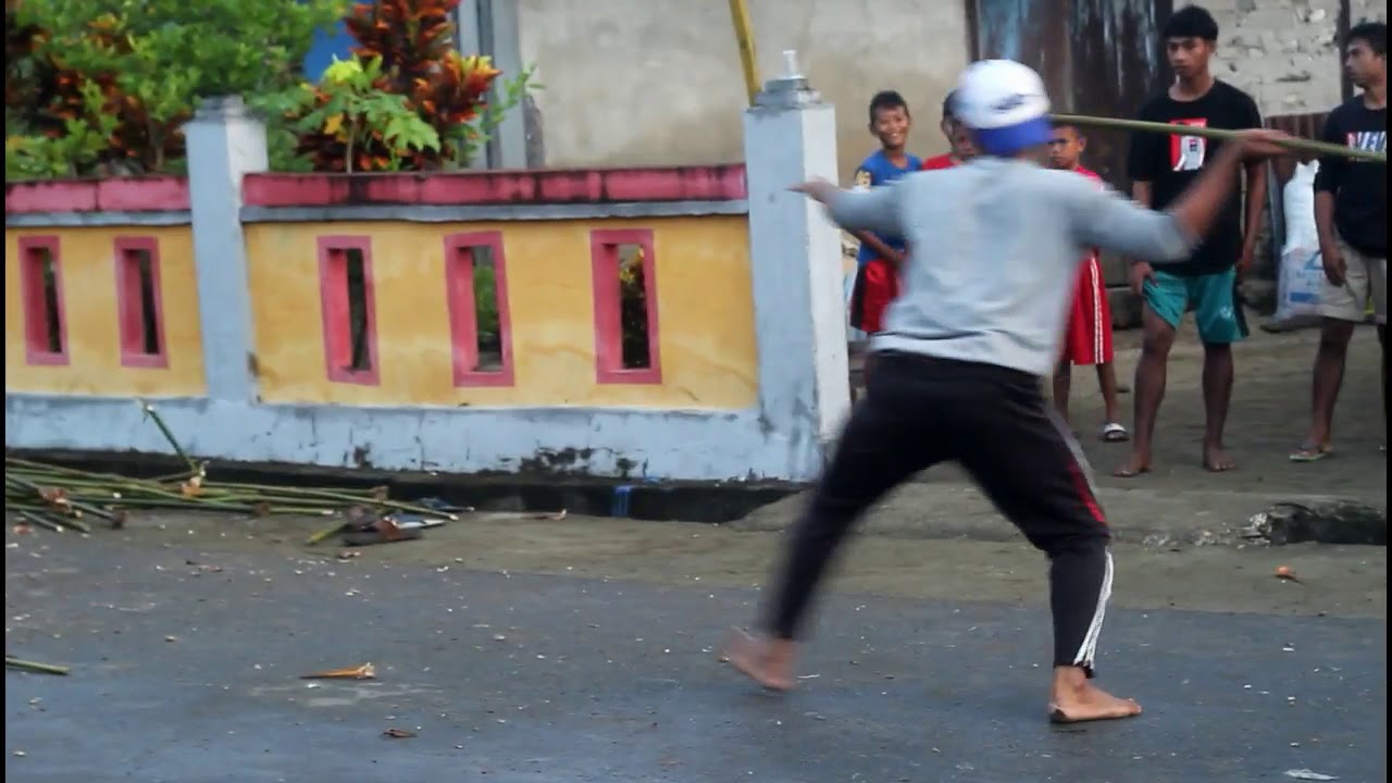 TRADISI BAKU TIKAM (FASAGSAGU) BULI HALMAHERA TIMUR - YouTube