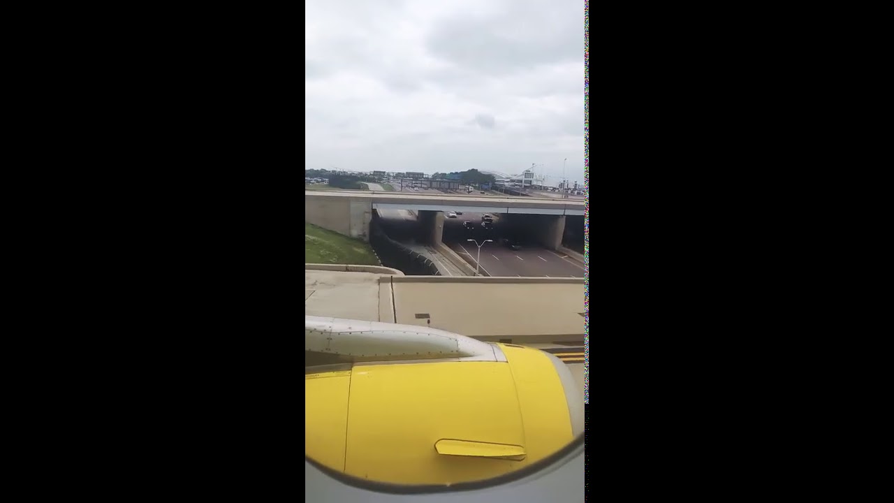 Aircraft Bridge 2019 at Chicago O'Hare Airport Unbelievable 😲😲😲 Taxiway ...