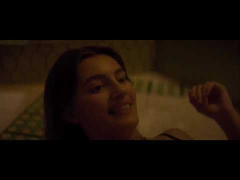 Kaitlyn Dever & Diana Silvers | Booksmart Amy & Hope | Mainstream Lesbian YA movies