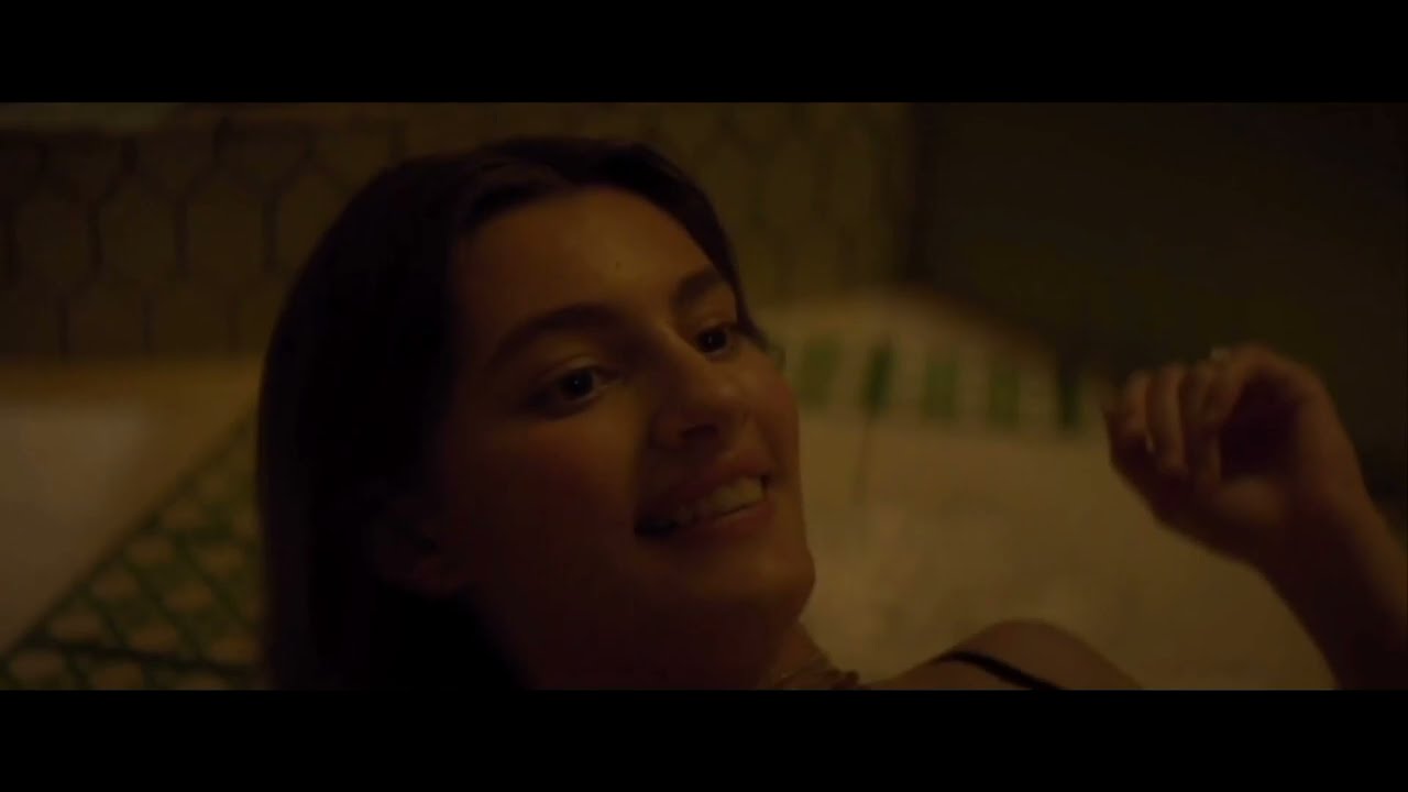 Kaitlyn Dever & Diana Silvers | Booksmart Amy & Hope | Mainstream ...