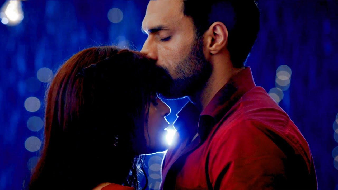 Moran Rain Dance Shaleen Malhotra - YouTube