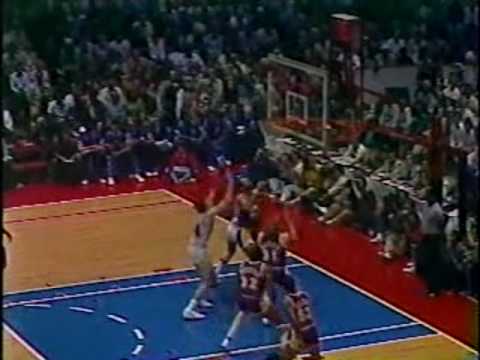 Bobby Jones follow-up dunk over Kareem and Rambis - YouTube