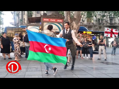 Tbilisinin merkezinde Azerbaycanlilar Gurculerle Möhteshem Lezginka Reqsi 2020