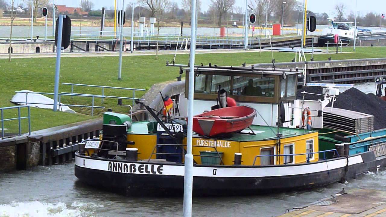 Annabelle sluis Lith - YouTube