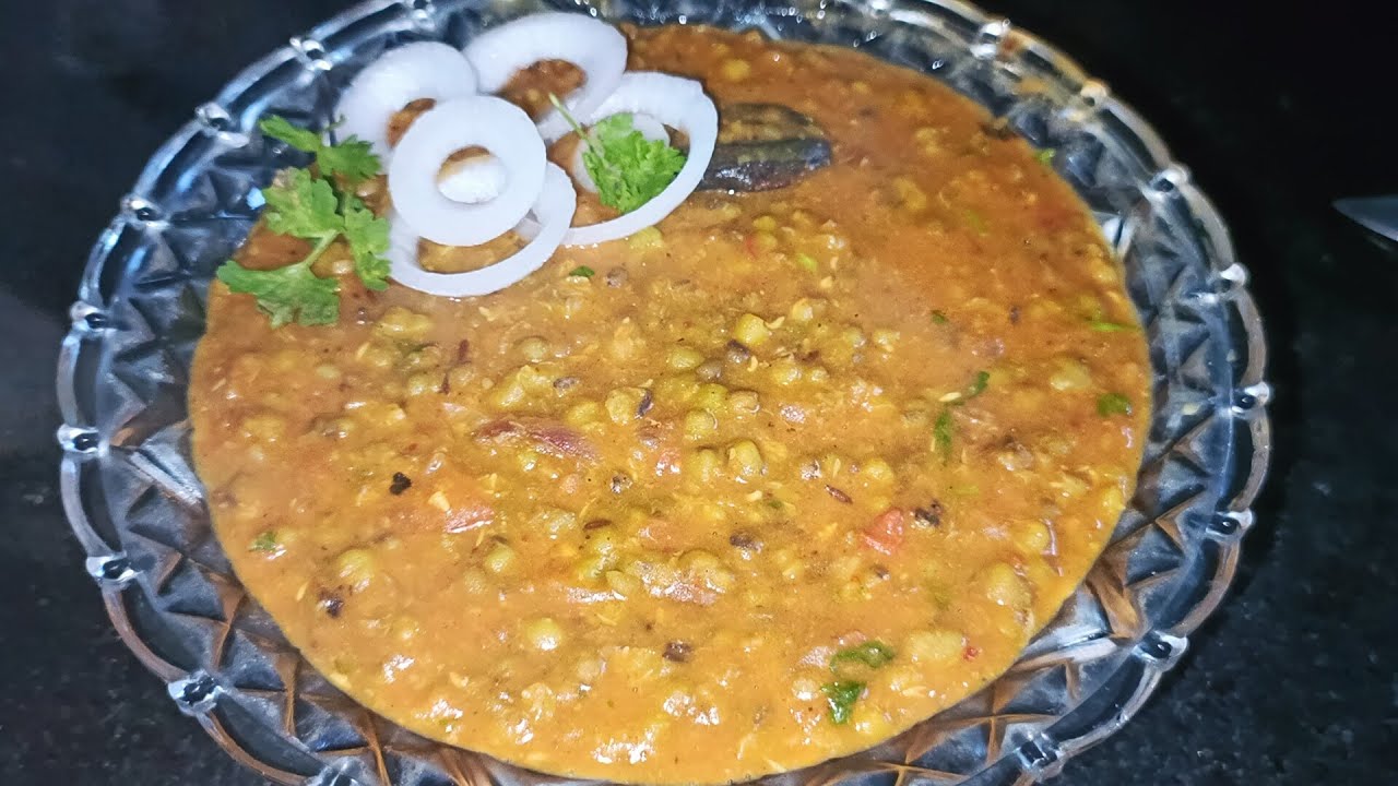 Akkha Moong ki Curry Recipe/Sabut Moong ki Curry/Green Moong Gravy ...