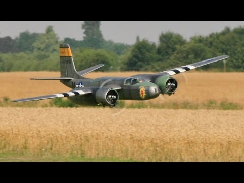 LARGE 1/7th SCALE RC DOUGLAS A-26 INVADER - PERRY LAMBERT AT WILLIS ...