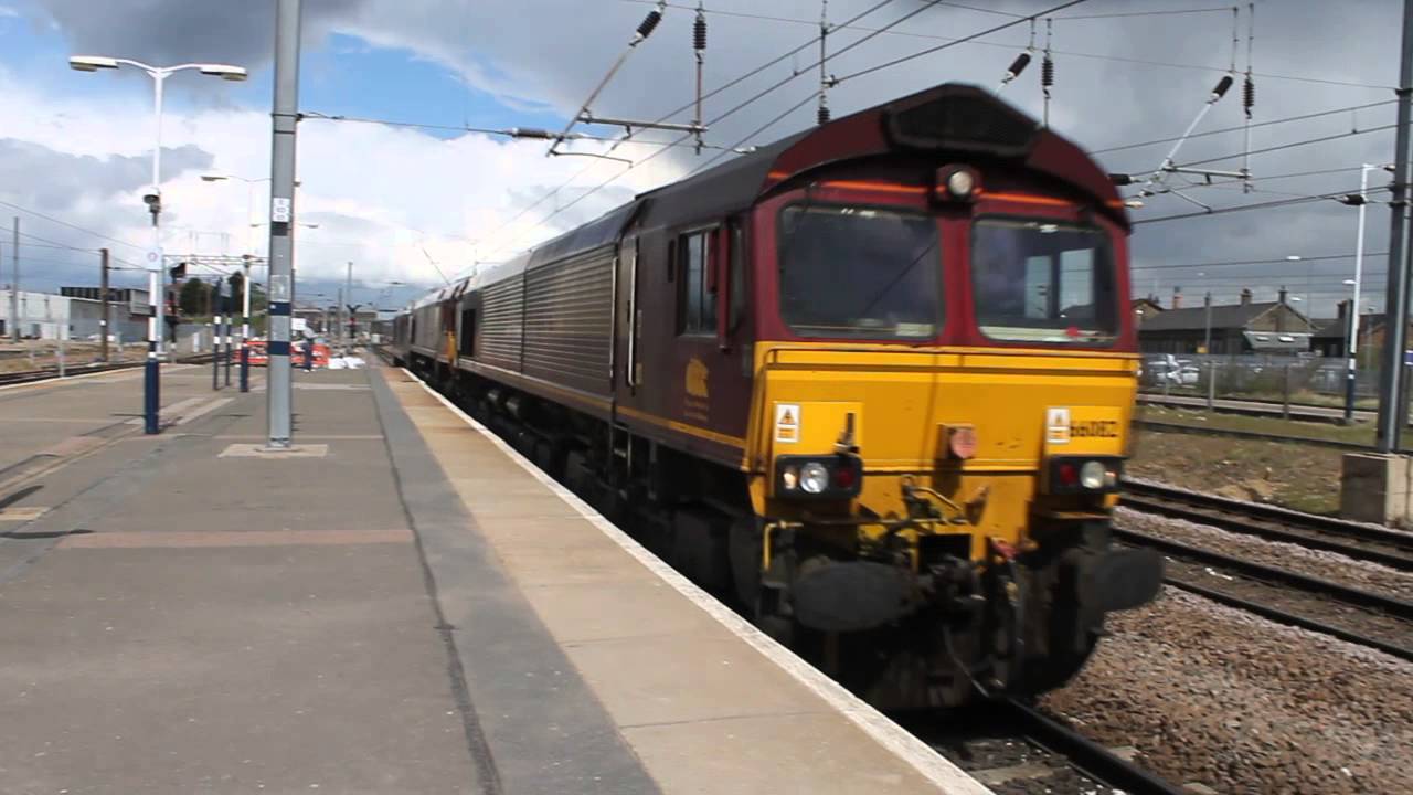 DB convoy with class 66082, 66115 and 67005 'Queen's Messenger' to ...