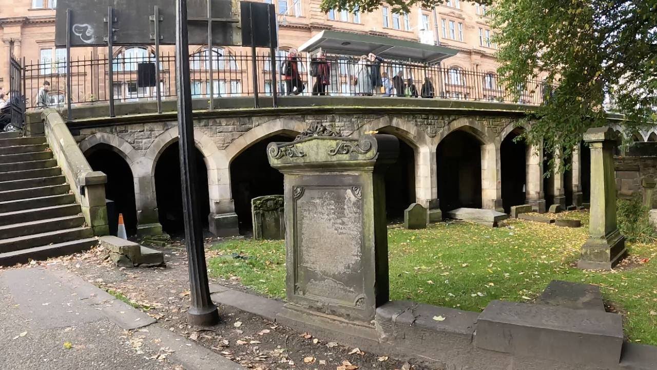 Hidden crypt below a foot path in Edinburgh - YouTube
