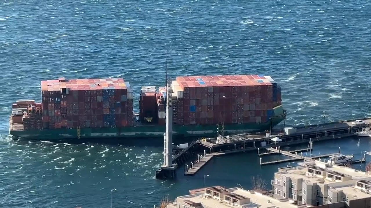 Container Barge Collides With Seattle Pier - YouTube