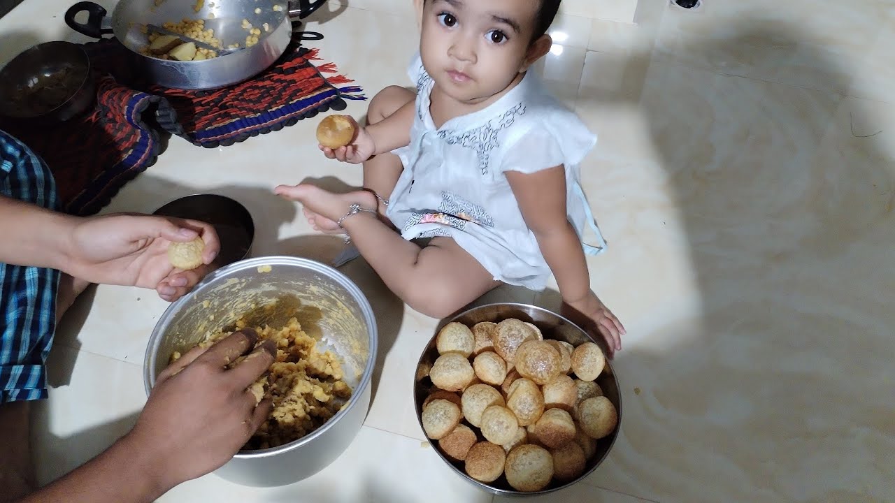 Funny kids eating! Children are eating tasty food - YouTube