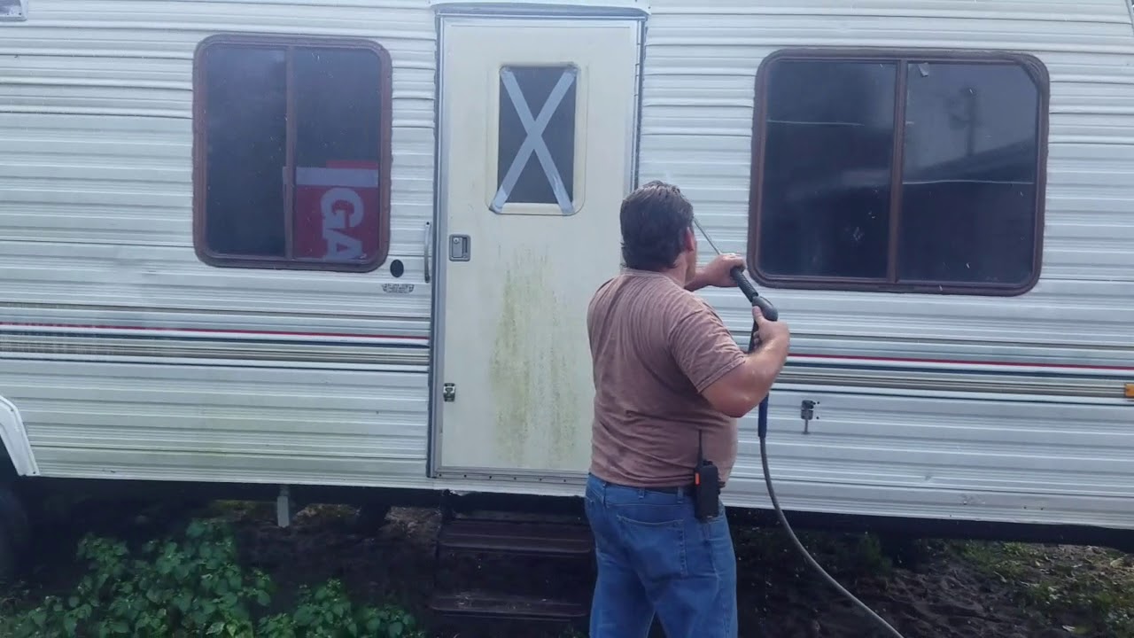 Pressure washing camper - YouTube