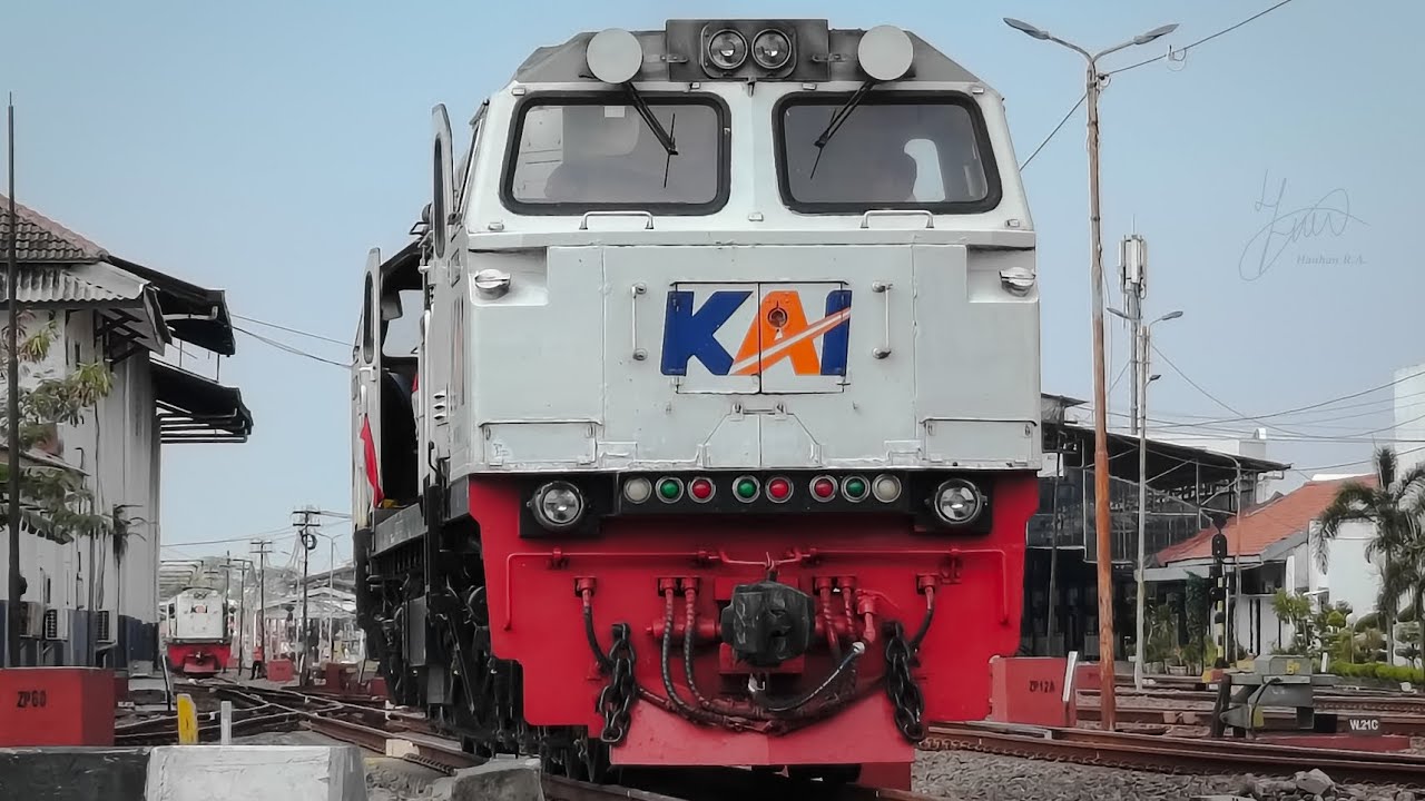 Kompilasi Kereta Penumpang di daerah Semarang, Daop IV - YouTube
