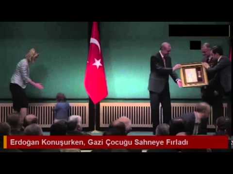 Recep Tayyip Erdoğan Konuşurken, Gazi Çocuğu Sahneye Fırladı..