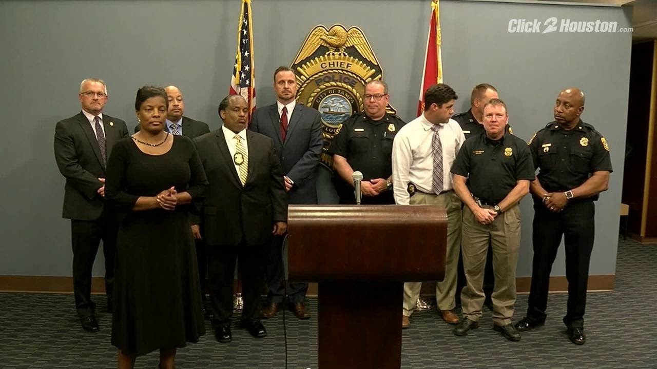 Sign language interpreter delivered gibberish at press conference - YouTube
