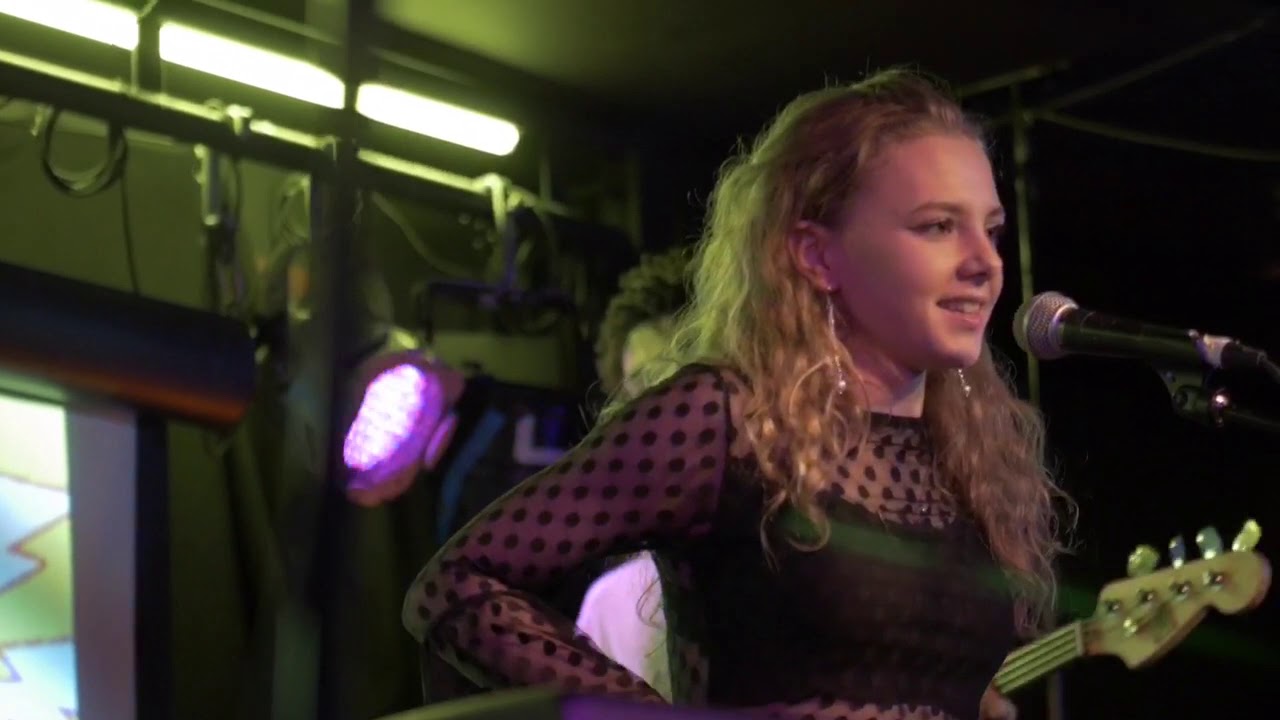 ELLIE HARRIS live at the O2 Academy Islington 2019 - EP launch - YouTube