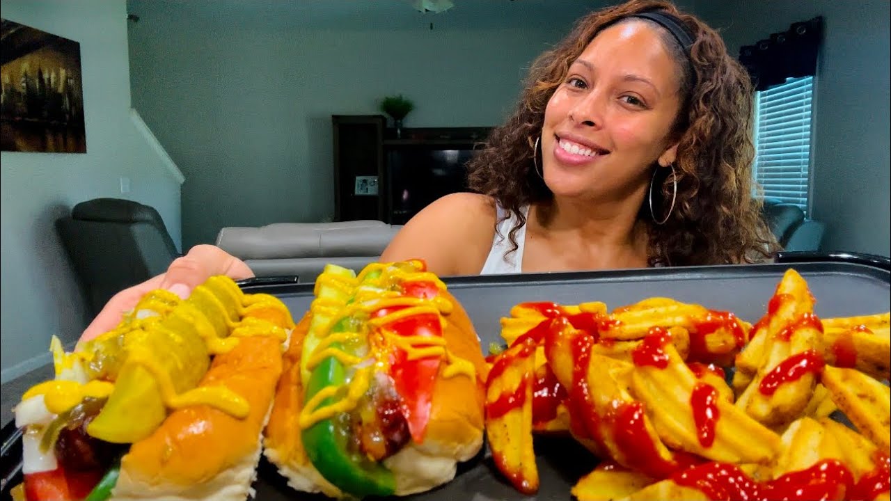 Trying a Chicago Hot Dog Queen L style.How was it? #foodie #mukbang # ...