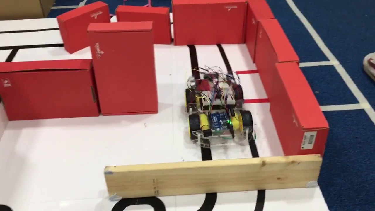 Maze Runner Robot - YouTube