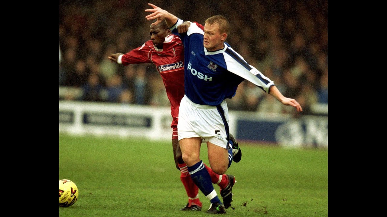 ThePoshTV catch up with Simon Rea - YouTube