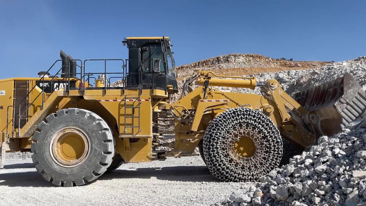 Caterpillar 992K Wheel Loader Loading On Aggregates Quarry Caterpillar ...