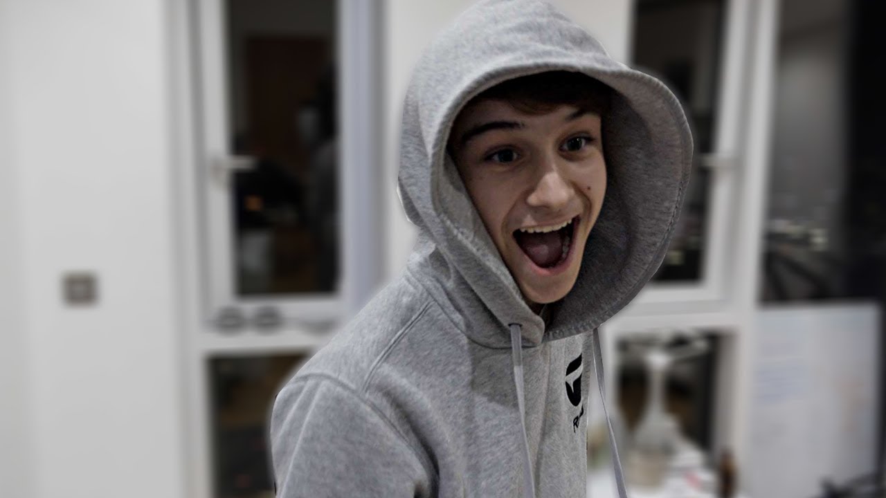 SURPRISING LITTLE HARRY!!! - YouTube