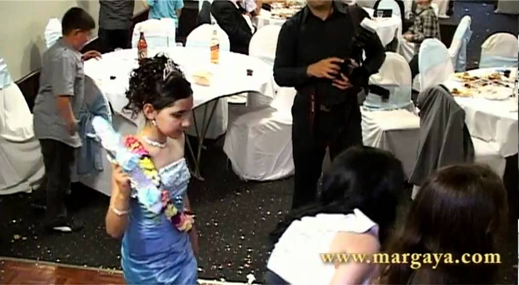 Merna's Communion - with singer Essam Wassouf - YouTube