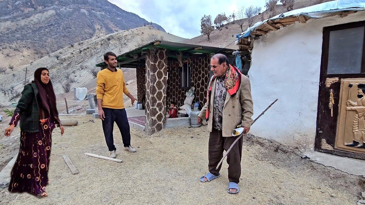 Rural family 🌄 The loving couple 👨‍👩‍👧 ️‍🩹do their routine work ...