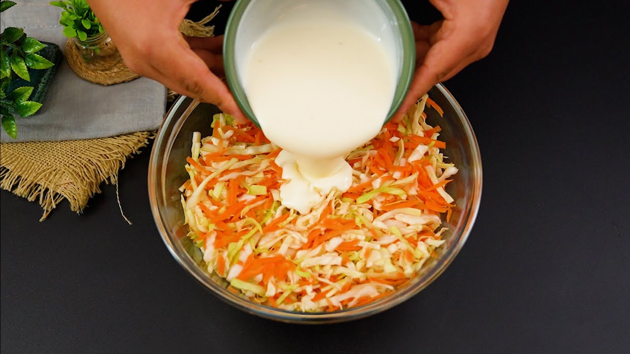 Cabbage has never tasted so good! This salad is an explosion of flavor ...