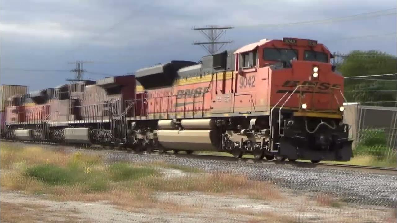 CP 261 with two BNSF ACEs and Heritage SD70 ACU plus CP 577 October 5, 2022 - YouTube