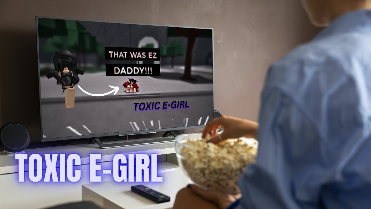 TOXIC E-GIRL IN THE Strongest battleground - YouTube