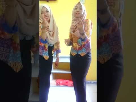 cewek kantoran goyang pakai rok span