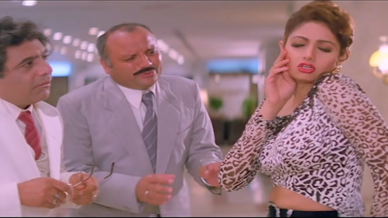 Market Main Naya Maal Aaya Dimag Se Paidal Shakal Se Khubsurat - Roop ...