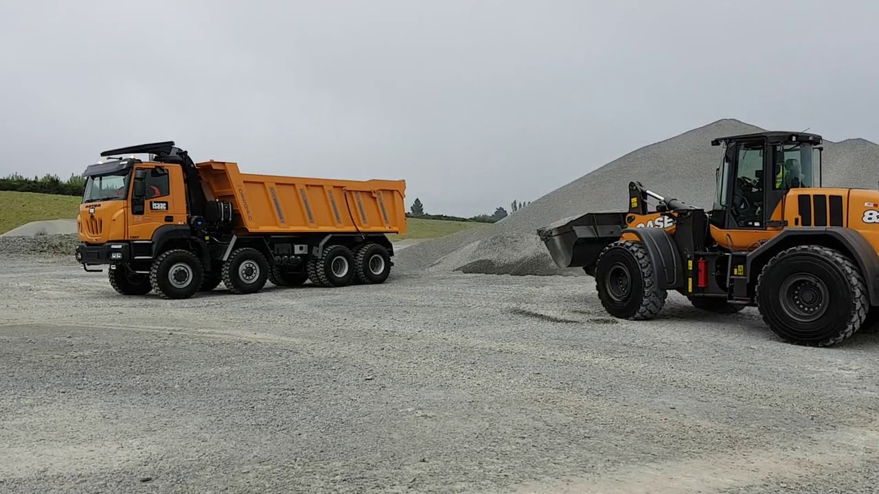 Case 821F Loder Astra Kamyon Yükleme - YouTube