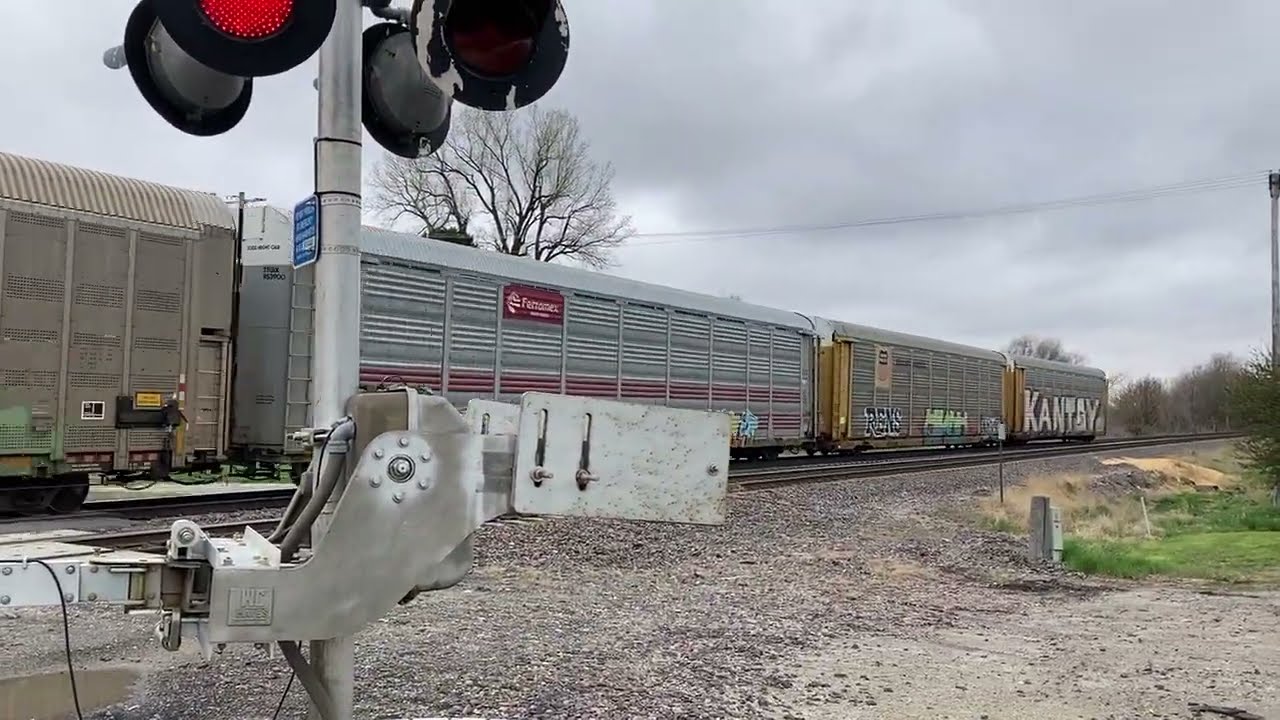 Lincoln Way Street #1 railroad crossing, UP 4937 Auto Train, Woodbine ...