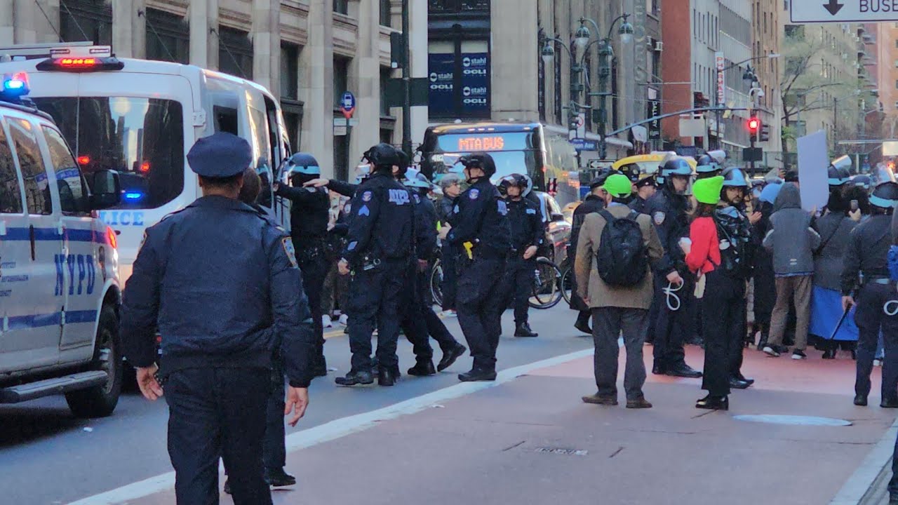 MASSIVE NYPD Response To A Huge Protest On West 34th Street In Midtown ...