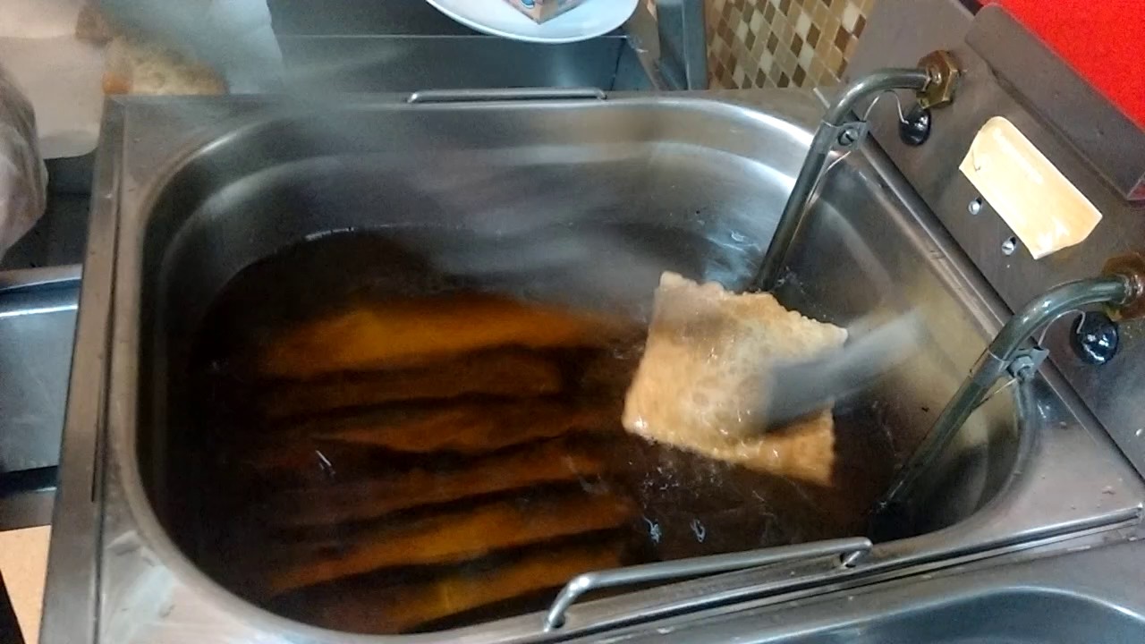 Procedimento para fritar o pastel - YouTube