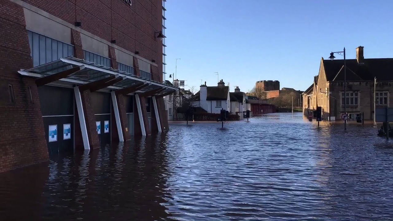 Carlisle Floods 2015 City Centre - YouTube