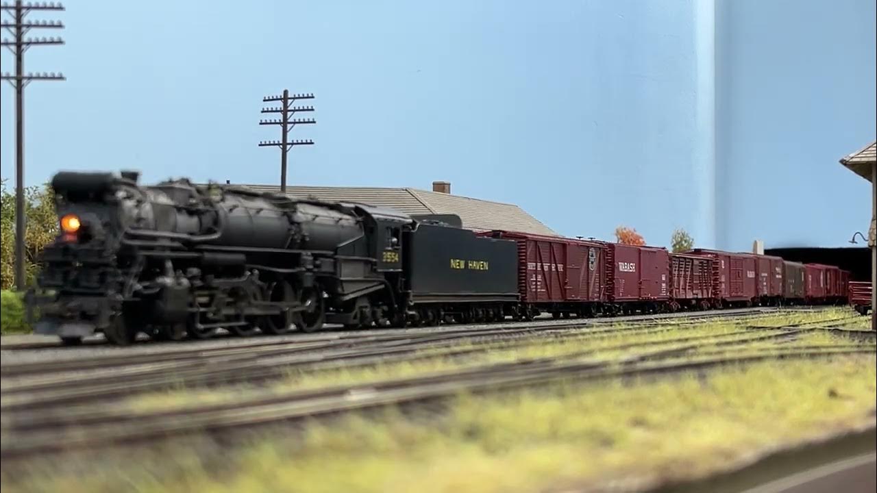 New Haven R-3a #5554 on a manifest freight, eastbound at Old Saybrook ...