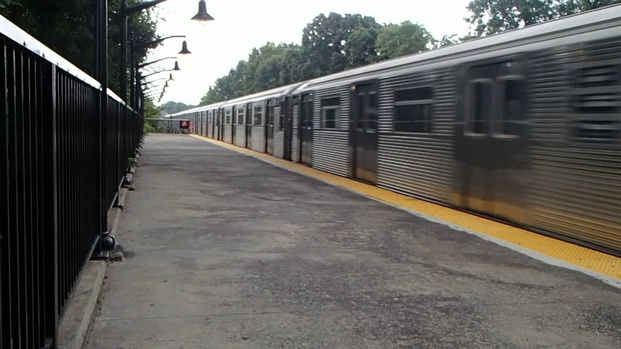 MTA New York City Subway R32 A Train enters Aqueduct Racetrack - YouTube