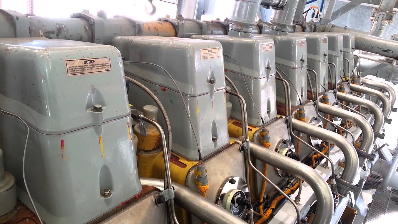 G3608 running - YouTube