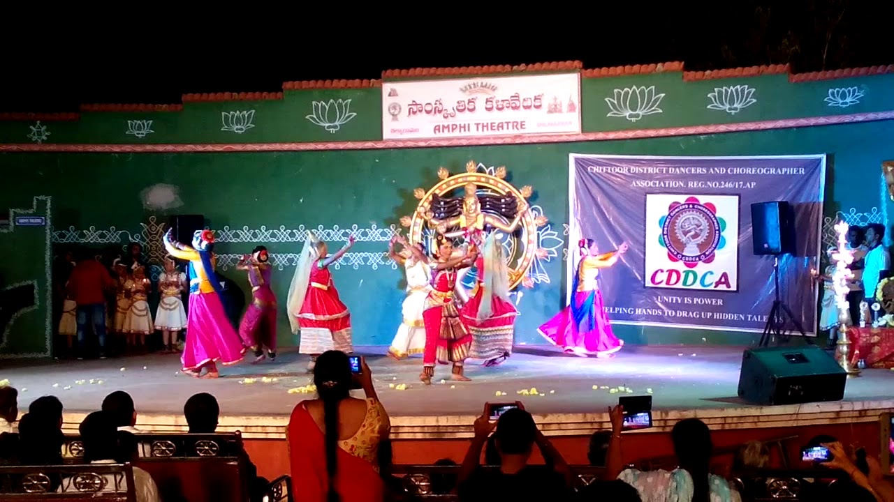 Amazing dance performance - YouTube