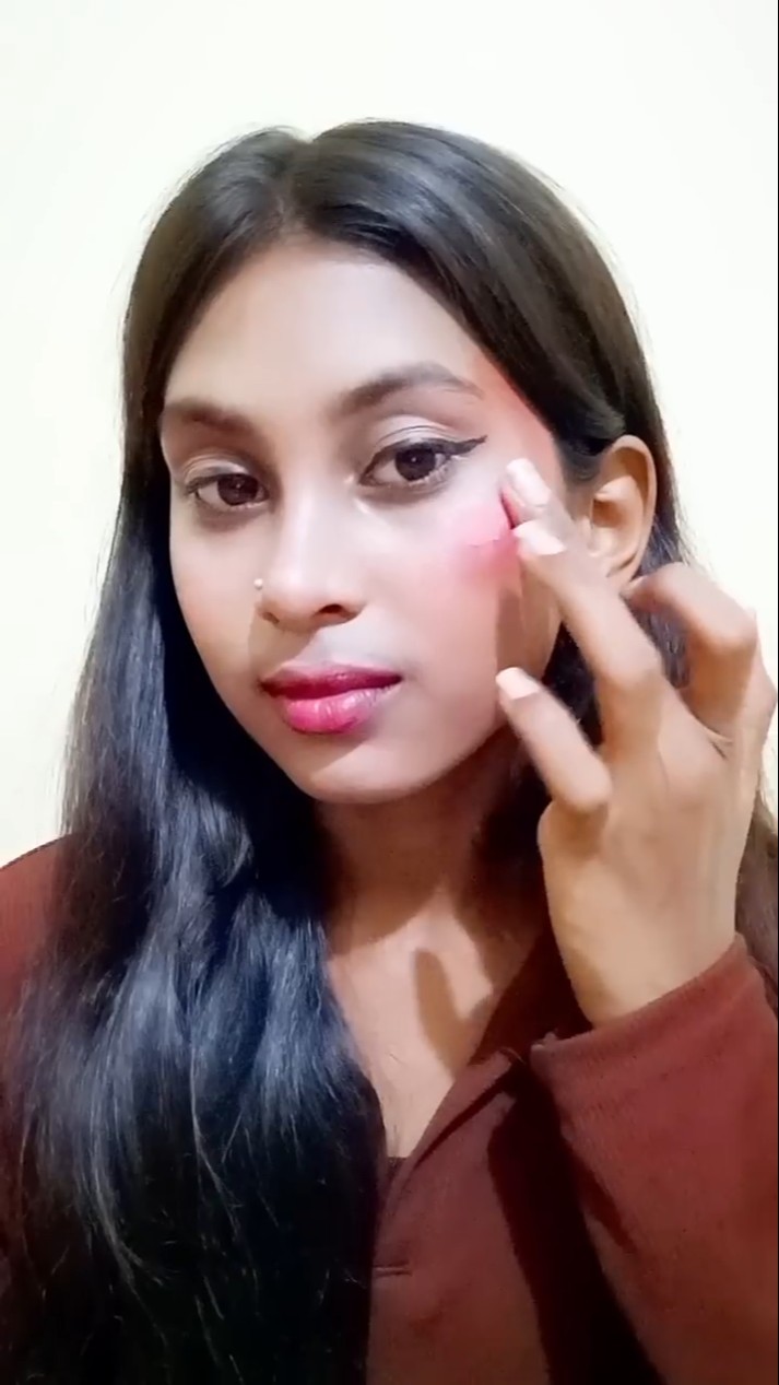 trying the most viral C contour hack 😲 #explore #makeup #makeuptips # ...