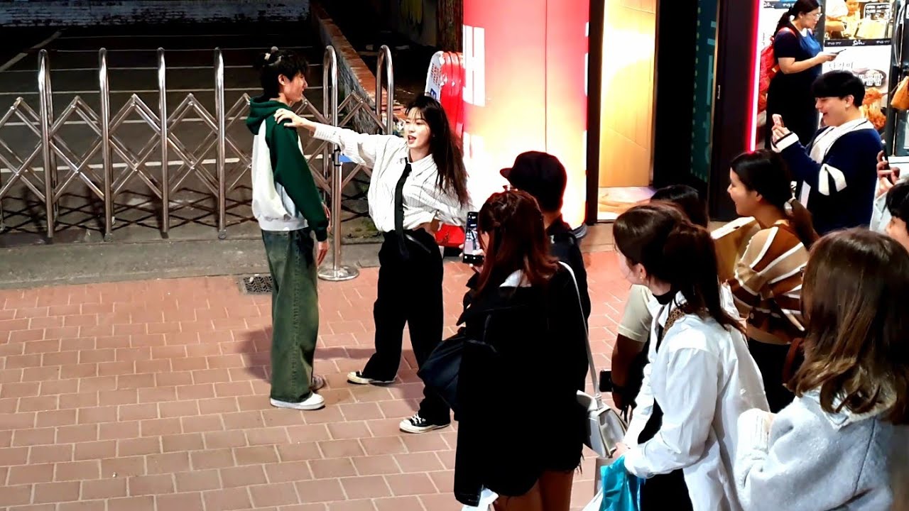 [STREET ARTIST] YU KAGAWA. INTERACTIVE HONGDAE BUSKING. 240502. - YouTube