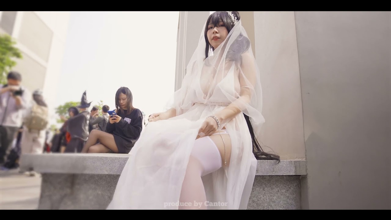 4K【逛漫展】广州CP29上的大凤花嫁！身材太无敌了！！！自闭颜球球超可爱cos！ - YouTube