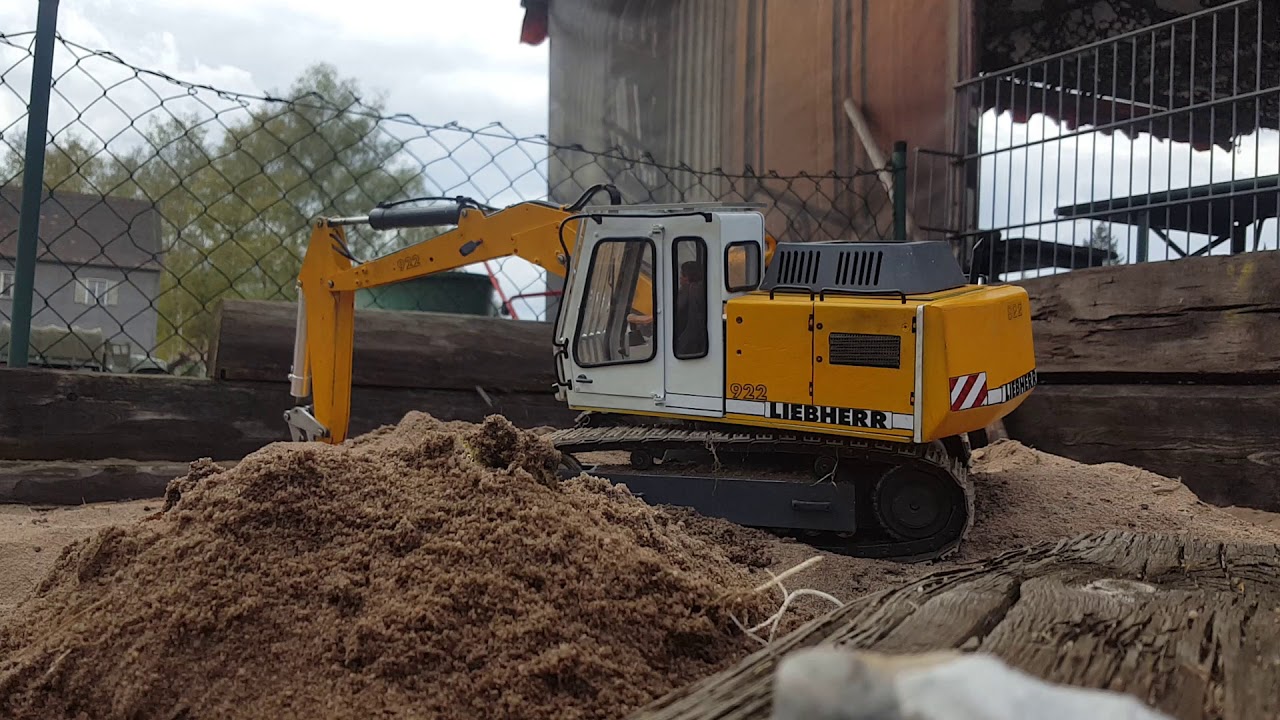 Bagger Liebherr 922 Leimbach 1/2 m³ Sand bewegt, Test baggern mit alter ...