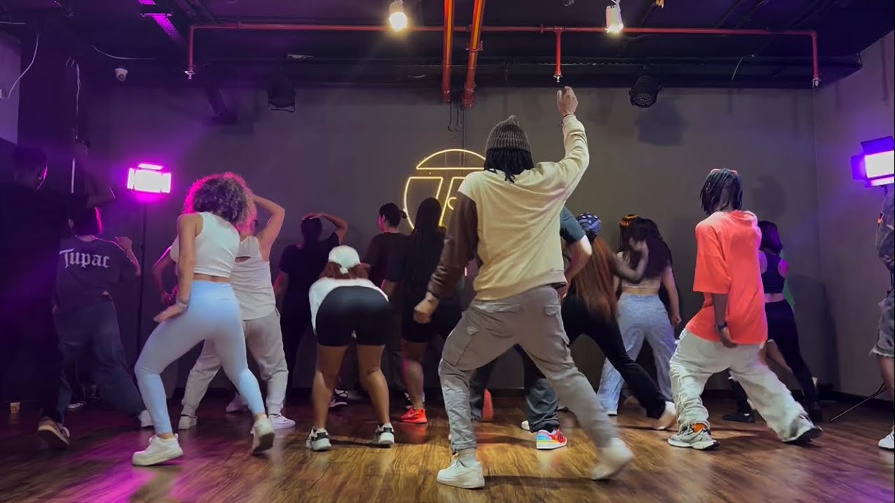 Kizz Daniel, Davido - Twe Twe Dance - YouTube